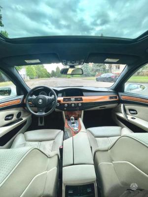 White BMW M5 2008 in Kaunas, with an engine capacity of 5.00 L and mileage of 130 thousand km for 29999 €, photo 16 on AUTOMOTO.COM.LV