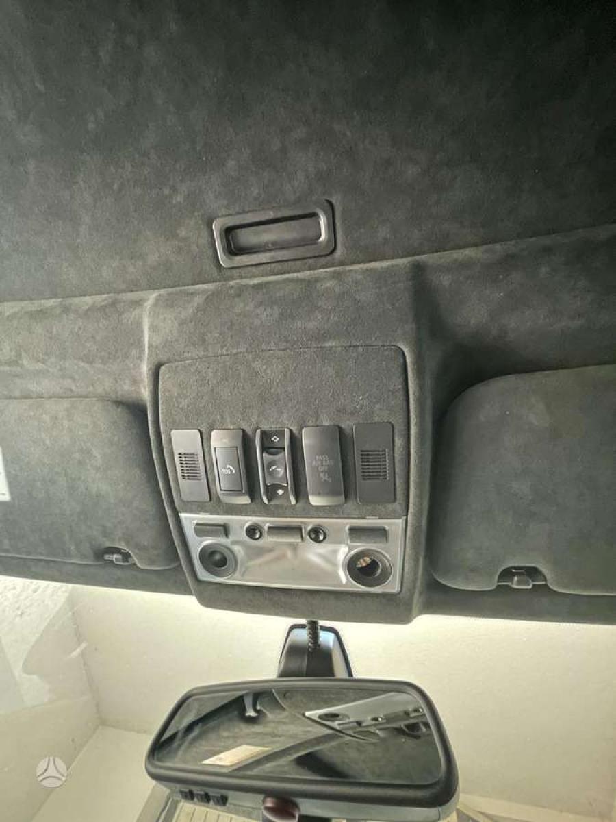 White BMW M5 2008 in Kaunas, with an engine capacity of 5.00 L and mileage of 130 thousand km for 29999 €, photo 19 on AUTOMOTO.COM.LV