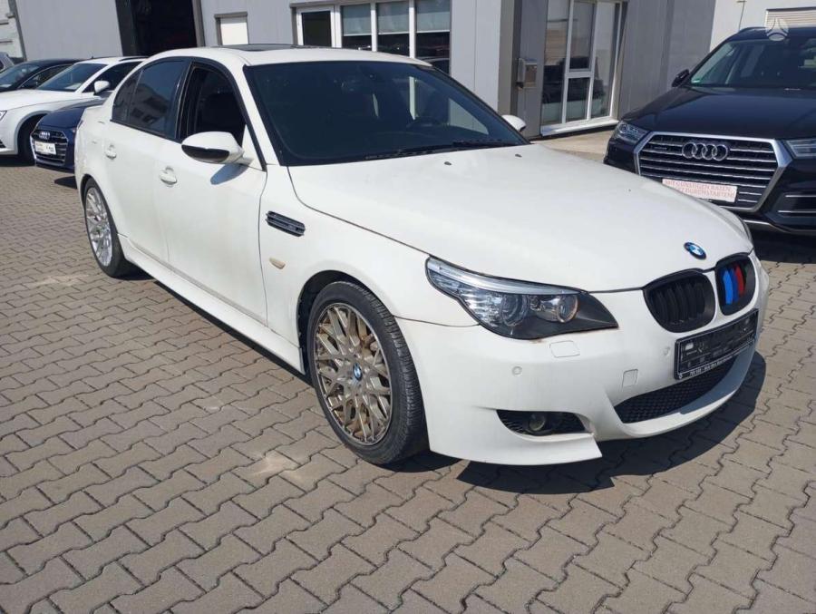 Balts BMW M5 2008 Viļņa, ar dzinēja tilpumu 5.00 L un nobraukumu 142 tūkst. km par 26000 €, foto 1 vietnē AUTOMOTO.COM.LV
