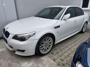 Balts BMW M5 2008 Viļņa, ar dzinēja tilpumu 5.00 L un nobraukumu 142 tūkst. km par 26000 €, foto 14 vietnē AUTOMOTO.COM.LV