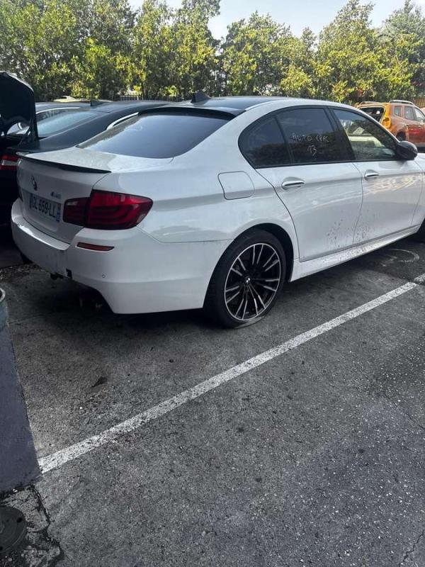 White BMW M5 2012 in Vilnius, with an engine capacity of 4.00 L and mileage of 112 thousand km for 23000 €, photo 3 on AUTOMOTO.COM.LV
