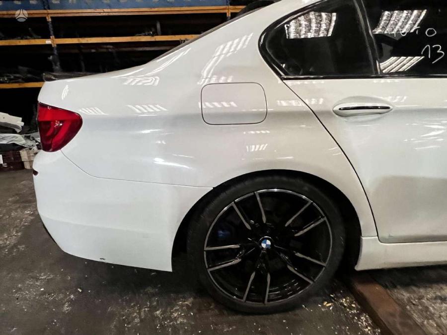 White BMW M5 2012 in Vilnius, with an engine capacity of 4.40 L and mileage of 112 thousand km for 24000 €, photo 6 on AUTOMOTO.COM.LV