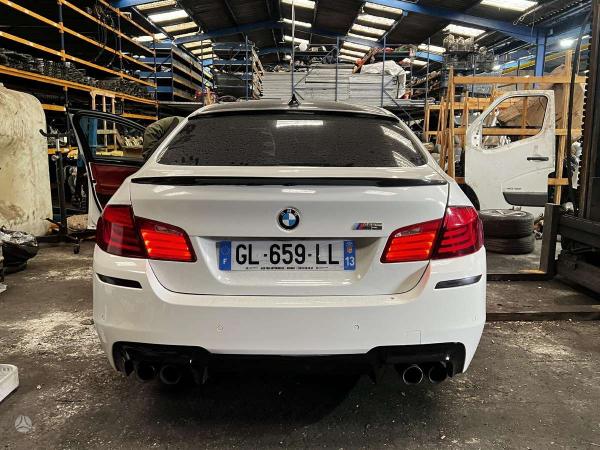 White BMW M5 2012 in Vilnius, with an engine capacity of 4.40 L and mileage of 112 thousand km for 24000 €, photo 8 on AUTOMOTO.COM.LV