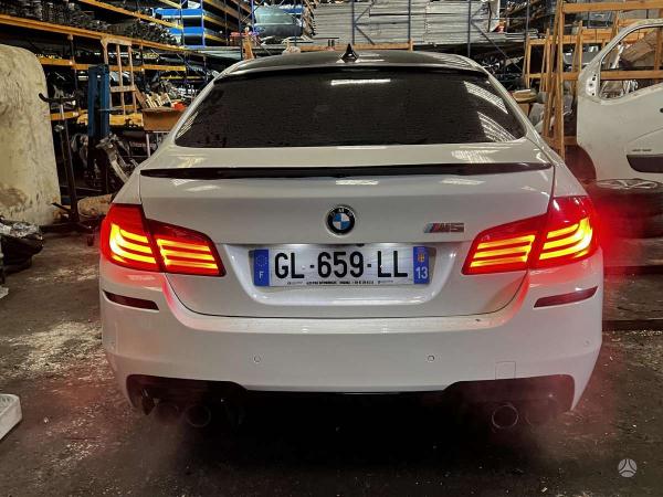 White BMW M5 2012 in Vilnius, with an engine capacity of 4.40 L and mileage of 112 thousand km for 24000 €, photo 9 on AUTOMOTO.COM.LV