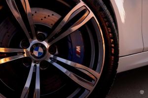 White BMW M5 2013 in Klaipeda, with an engine capacity of 4.40 L and mileage of 97 thousand km for 29500 €, photo 5 on AUTOMOTO.COM.LV