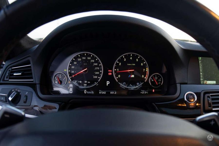 White BMW M5 2013 in Klaipeda, with an engine capacity of 4.40 L and mileage of 97 thousand km for 29500 €, photo 16 on AUTOMOTO.COM.LV