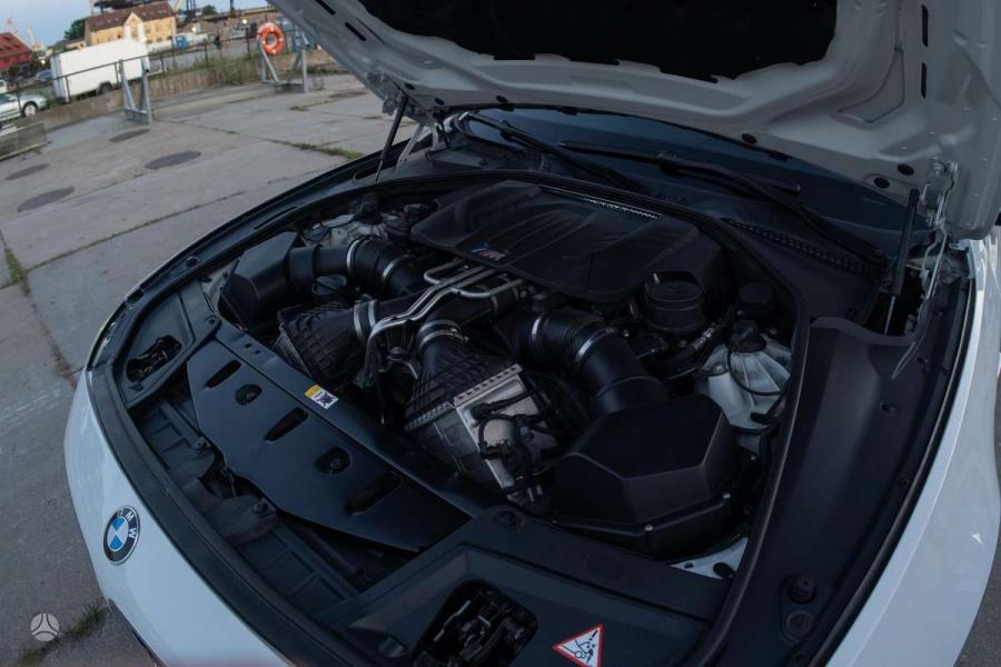 White BMW M5 2013 in Klaipeda, with an engine capacity of 4.40 L and mileage of 97 thousand km for 29500 €, photo 25 on AUTOMOTO.COM.LV