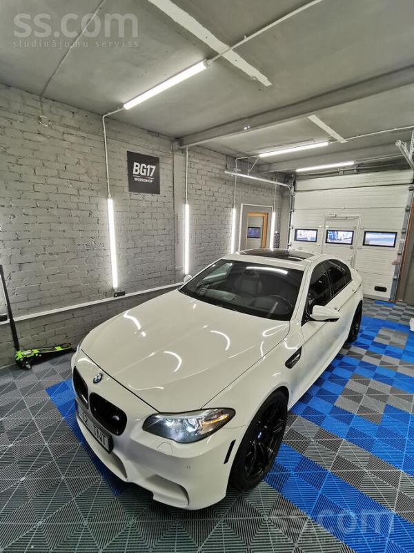 White BMW M5 2014 in Riga, with an engine capacity of 4.40 L and mileage of 105 thousand km for 33000 €, photo 1 on AUTOMOTO.COM.LV