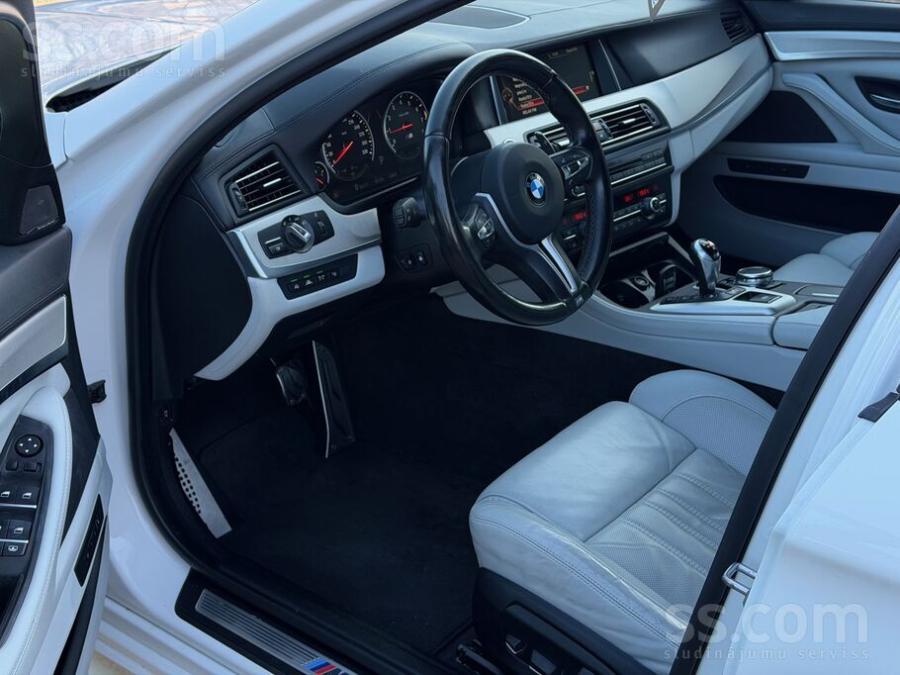Balts BMW M5 2016 Rīga, ar dzinēja tilpumu 4.40 L un nobraukumu 67 tūkst. km par 28000 €, foto 6 vietnē AUTOMOTO.COM.LV
