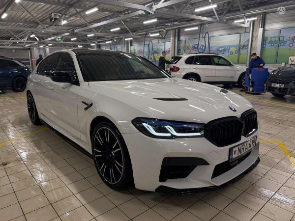 White BMW M5 2019 in Vilnius, with an engine capacity of 4.40 L and mileage of 56 thousand km for 59000 €, photo 1 on AUTOMOTO.COM.LV