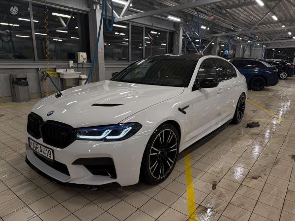 White BMW M5 2019 in Vilnius, with an engine capacity of 4.40 L and mileage of 56 thousand km for 59000 €, photo 3 on AUTOMOTO.COM.LV
