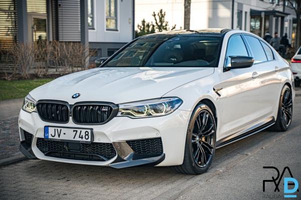 Balts BMW M5 2019 Rīga, ar dzinēja tilpumu 4.40 L un nobraukumu 41 tūkst. km par 64990 €, foto  vietnē AUTOMOTO.COM.LV