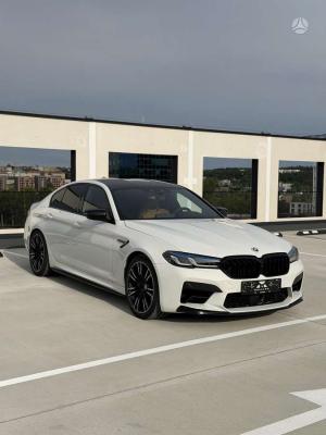 White BMW M5 2019 in Vilnius, with an engine capacity of 4.40 L and mileage of 65 thousand km for 50500 €, photo  on AUTOMOTO.COM.LV