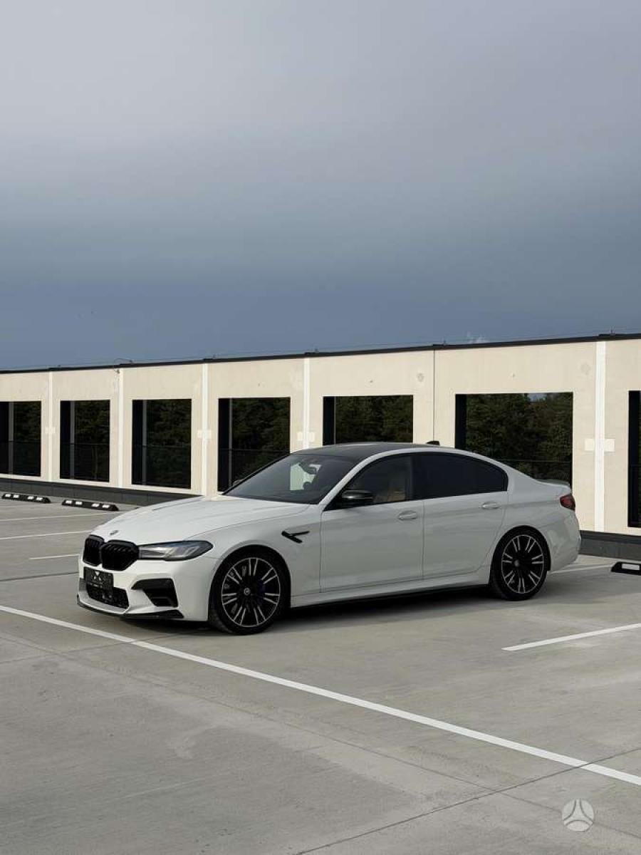 White BMW M5 2019 in Vilnius, with an engine capacity of 4.40 L and mileage of 65 thousand km for 50500 €, photo 3 on AUTOMOTO.COM.LV
