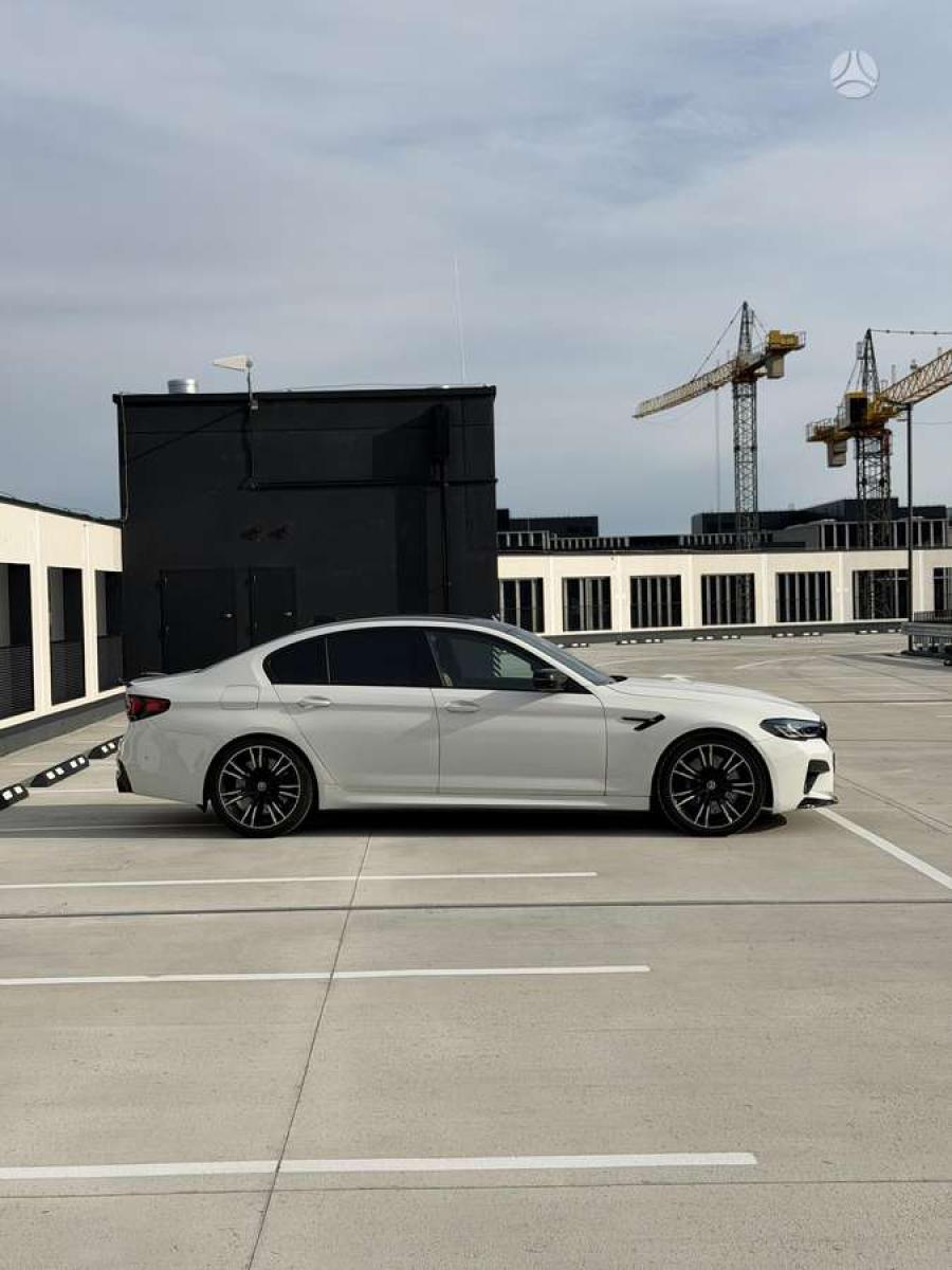 White BMW M5 2019 in Vilnius, with an engine capacity of 4.40 L and mileage of 65 thousand km for 50500 €, photo 4 on AUTOMOTO.COM.LV