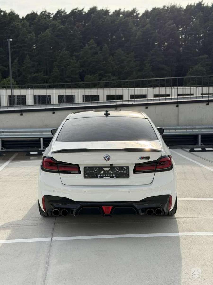 White BMW M5 2019 in Vilnius, with an engine capacity of 4.40 L and mileage of 65 thousand km for 50500 €, photo 6 on AUTOMOTO.COM.LV
