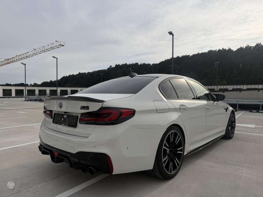 White BMW M5 2019 in Vilnius, with an engine capacity of 4.40 L and mileage of 65 thousand km for 50500 €, photo 8 on AUTOMOTO.COM.LV
