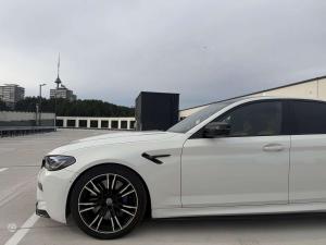 White BMW M5 2019 in Vilnius, with an engine capacity of 4.40 L and mileage of 65 thousand km for 50500 €, photo 9 on AUTOMOTO.COM.LV