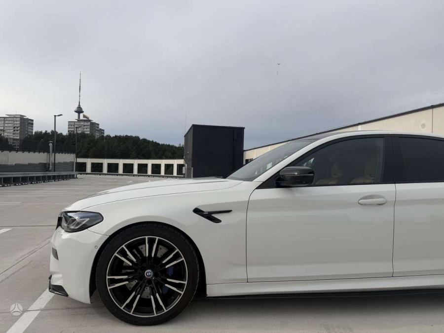 White BMW M5 2019 in Vilnius, with an engine capacity of 4.40 L and mileage of 65 thousand km for 50500 €, photo 9 on AUTOMOTO.COM.LV