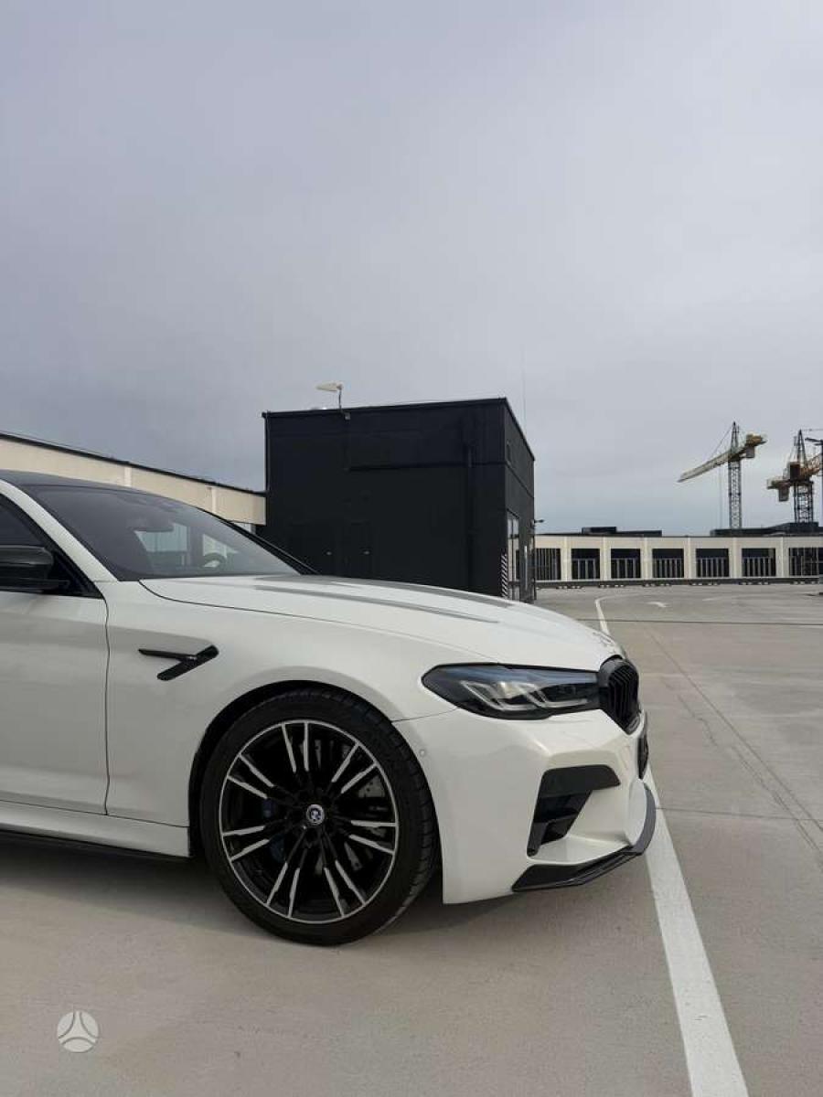 White BMW M5 2019 in Vilnius, with an engine capacity of 4.40 L and mileage of 65 thousand km for 50500 €, photo 10 on AUTOMOTO.COM.LV