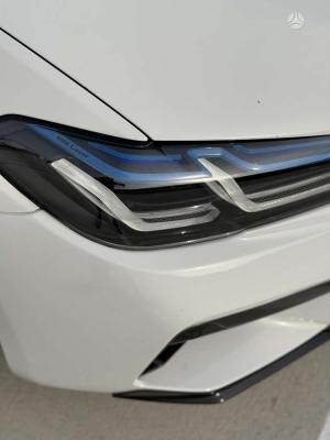White BMW M5 2019 in Vilnius, with an engine capacity of 4.40 L and mileage of 65 thousand km for 50500 €, photo 13 on AUTOMOTO.COM.LV