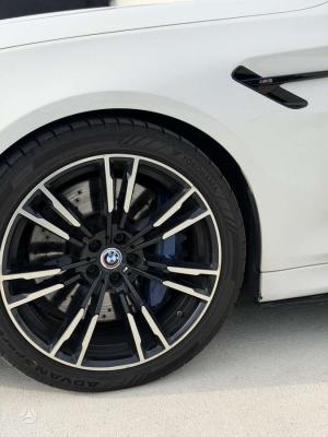 White BMW M5 2019 in Vilnius, with an engine capacity of 4.40 L and mileage of 65 thousand km for 50500 €, photo 16 on AUTOMOTO.COM.LV