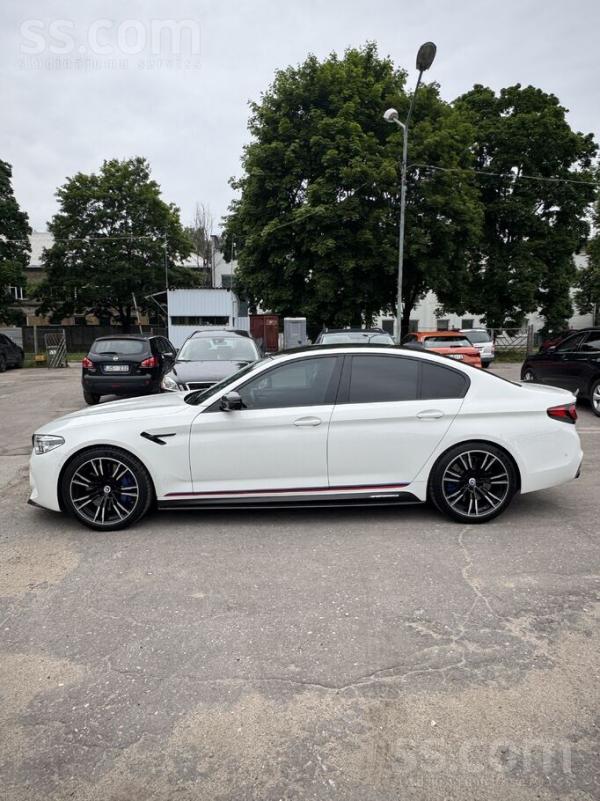 White BMW M5 2019 in Riga, with an engine capacity of 4.40 L and mileage of 100 thousand km for 60000 €, photo 1 on AUTOMOTO.COM.LV