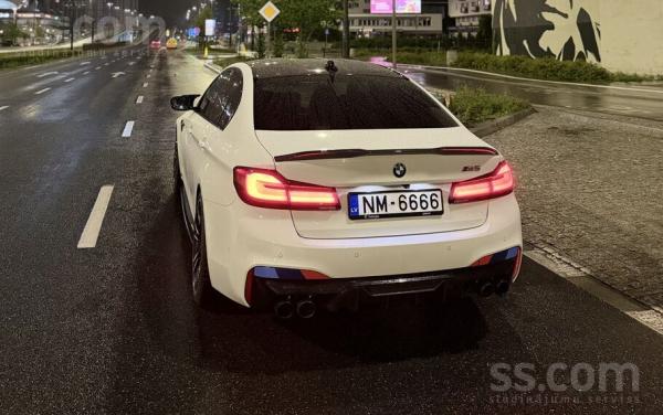 White BMW M5 2019 in Riga, with an engine capacity of 4.40 L and mileage of 100 thousand km for 57500 €, photo 3 on AUTOMOTO.COM.LV