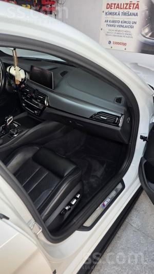 White BMW M5 2019 in Riga, with an engine capacity of 4.40 L and mileage of 100 thousand km for 57500 €, photo 11 on AUTOMOTO.COM.LV