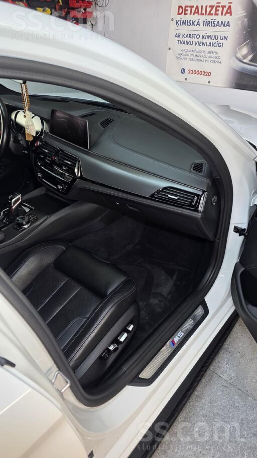 White BMW M5 2019 in Riga, with an engine capacity of 4.40 L and mileage of 100 thousand km for 57500 €, photo 11 on AUTOMOTO.COM.LV