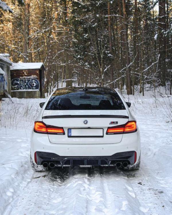 White BMW M5 2020 in Vilnius, with an engine capacity of 4.40 L and mileage of 30 thousand km for 70999 €, photo 2 on AUTOMOTO.COM.LV