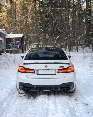 White BMW M5 2020 in Vilnius, with an engine capacity of 4.40 L and mileage of 30 thousand km for 70999 €, photo 2 on AUTOMOTO.COM.LV