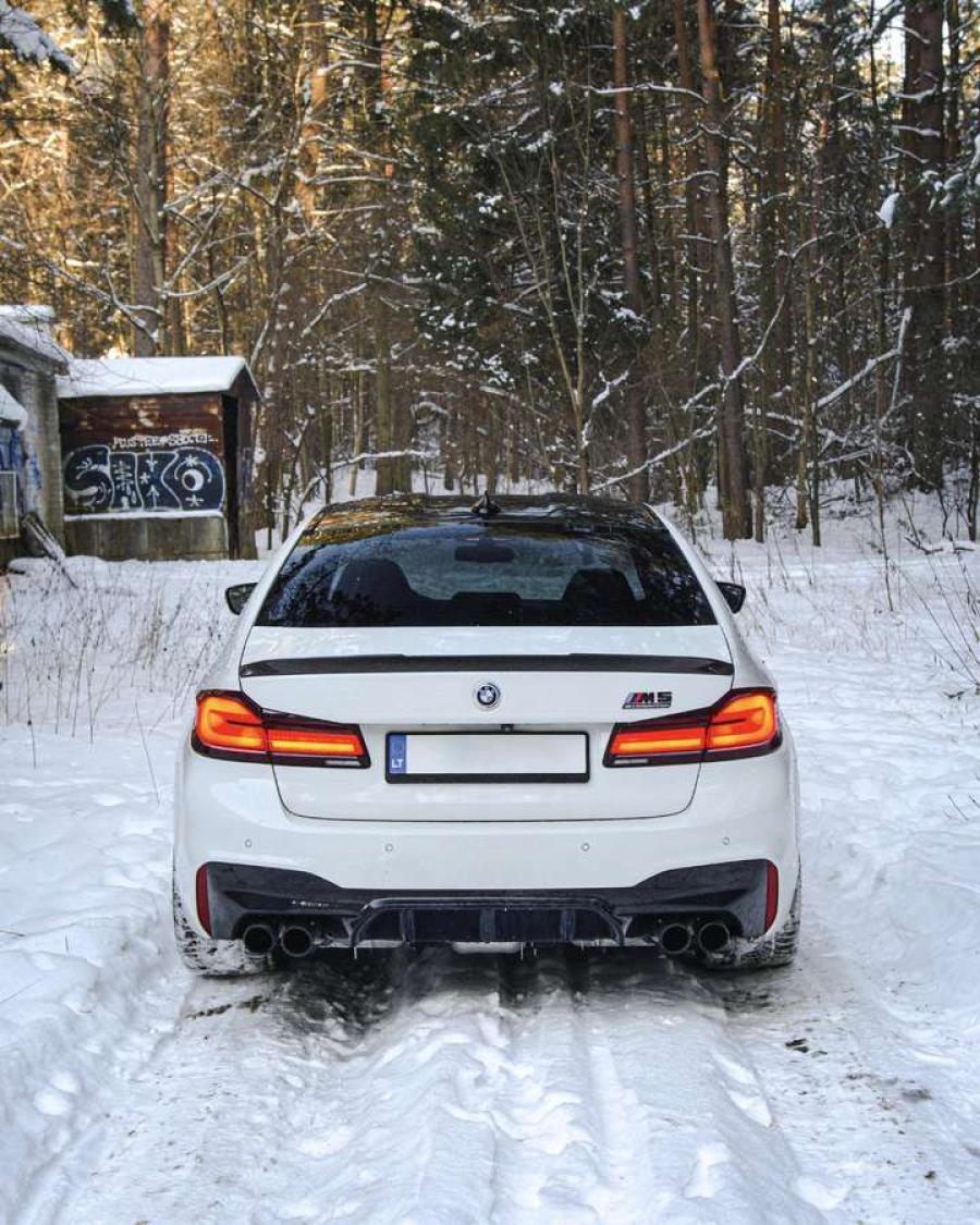 White BMW M5 2020 in Vilnius, with an engine capacity of 4.40 L and mileage of 30 thousand km for 70999 €, photo 2 on AUTOMOTO.COM.LV