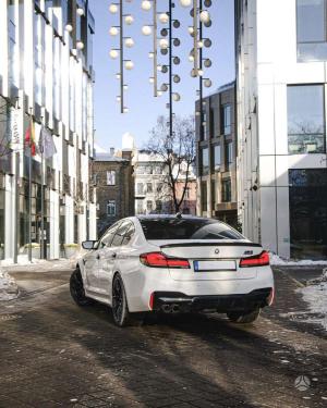 White BMW M5 2020 in Vilnius, with an engine capacity of 4.40 L and mileage of 30 thousand km for 70999 €, photo 8 on AUTOMOTO.COM.LV