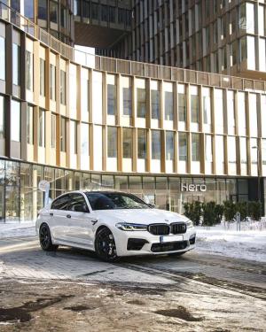 White BMW M5 2020 in Vilnius, with an engine capacity of 4.40 L and mileage of 30 thousand km for 70999 €, photo 9 on AUTOMOTO.COM.LV