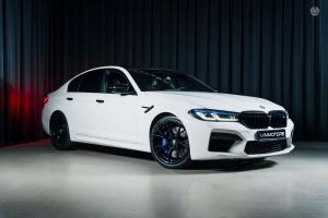 White BMW M5 2020 in Vilnius, with an engine capacity of 4.40 L and mileage of 30 thousand km for 55998 €, photo 4 on AUTOMOTO.COM.LV