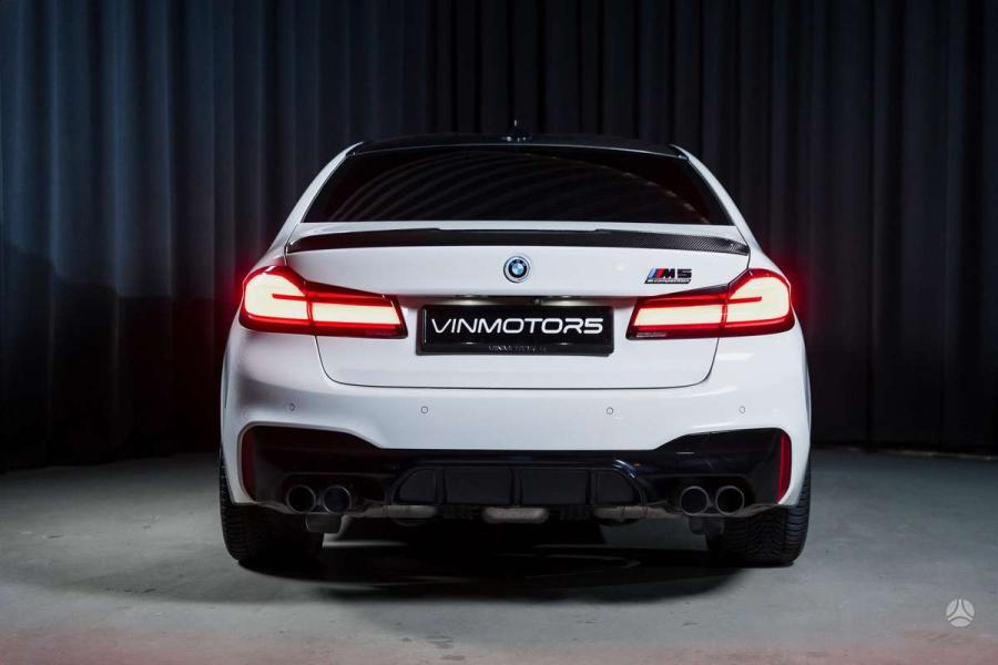 White BMW M5 2020 in Vilnius, with an engine capacity of 4.40 L and mileage of 30 thousand km for 55998 €, photo 6 on AUTOMOTO.COM.LV
