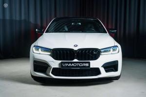 White BMW M5 2020 in Vilnius, with an engine capacity of 4.40 L and mileage of 30 thousand km for 54500 €, photo 3 on AUTOMOTO.COM.LV