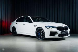 White BMW M5 2020 in Vilnius, with an engine capacity of 4.40 L and mileage of 30 thousand km for 54500 €, photo 4 on AUTOMOTO.COM.LV