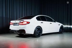 White BMW M5 2020 in Vilnius, with an engine capacity of 4.40 L and mileage of 30 thousand km for 54500 €, photo 5 on AUTOMOTO.COM.LV