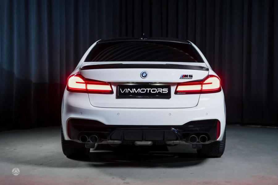White BMW M5 2020 in Vilnius, with an engine capacity of 4.40 L and mileage of 30 thousand km for 54500 €, photo 6 on AUTOMOTO.COM.LV