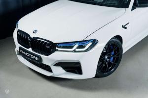 White BMW M5 2020 in Vilnius, with an engine capacity of 4.40 L and mileage of 30 thousand km for 54500 €, photo 8 on AUTOMOTO.COM.LV