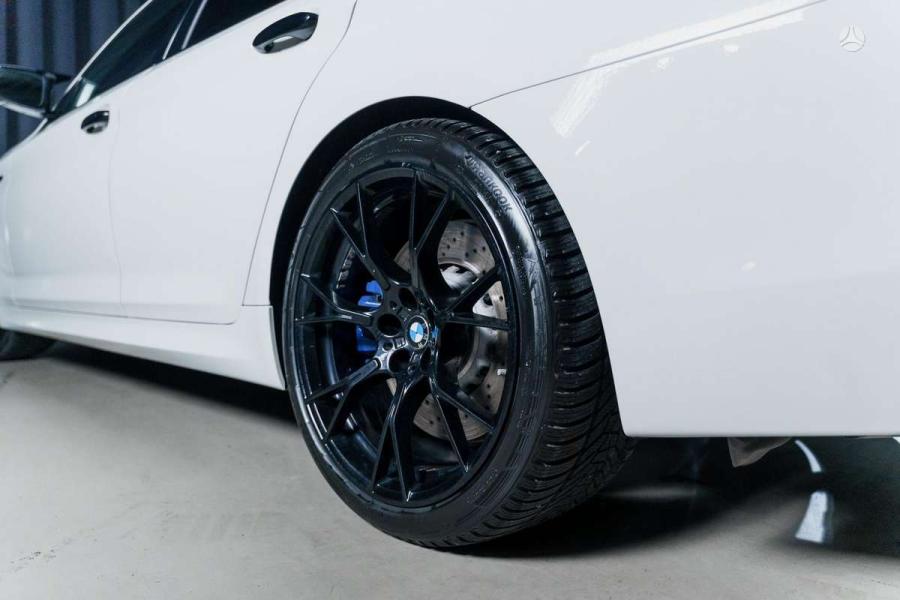 White BMW M5 2020 in Vilnius, with an engine capacity of 4.40 L and mileage of 30 thousand km for 54500 €, photo 14 on AUTOMOTO.COM.LV