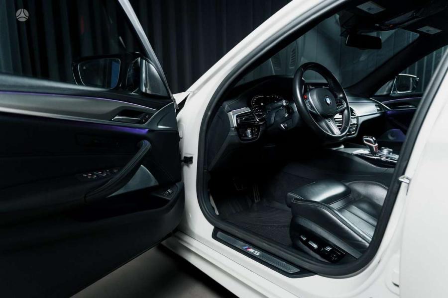 White BMW M5 2020 in Vilnius, with an engine capacity of 4.40 L and mileage of 30 thousand km for 54500 €, photo 18 on AUTOMOTO.COM.LV