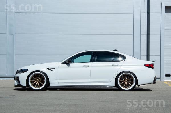 White BMW M5 2022 in Riga, with an engine capacity of 4.40 L and mileage of 81 thousand km for 79000 €, photo 4 on AUTOMOTO.COM.LV