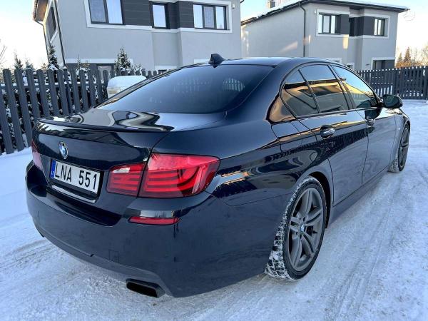 Black BMW M550 2012 in Vilnius, with an engine capacity of 3.00 L and mileage of 325 thousand km for 11900 €, photo 7 on AUTOMOTO.COM.LV