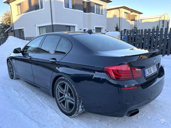 Black BMW M550 2012 in Vilnius, with an engine capacity of 3.00 L and mileage of 325 thousand km for 11900 €, photo 9 on AUTOMOTO.COM.LV