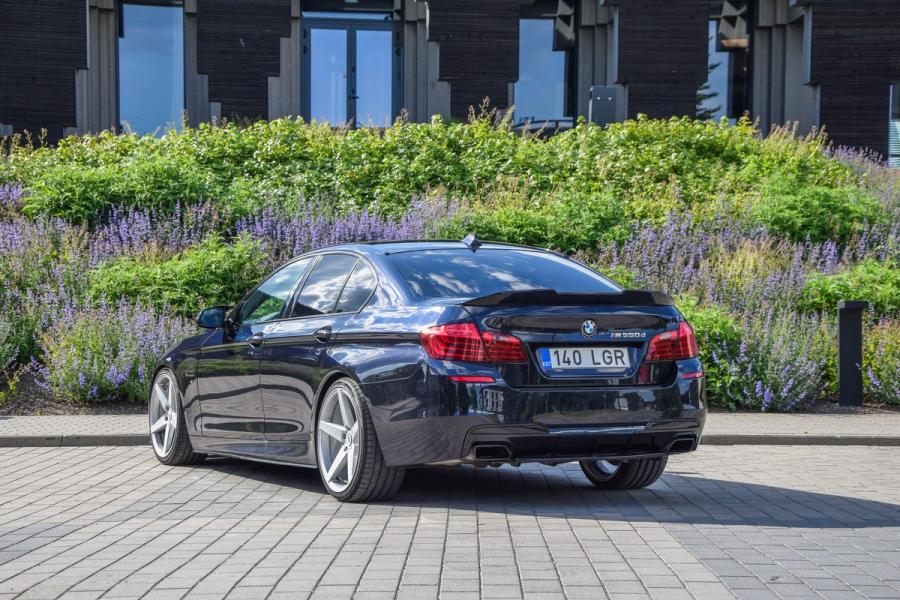 Melns BMW M550 2015 Tallina, ar dzinēja tilpumu 3.00 L un nobraukumu 245 tūkst. km par 15500 €, foto 11 vietnē AUTOMOTO.COM.LV