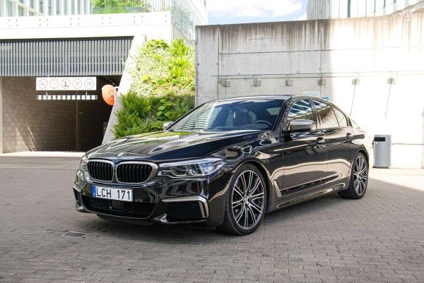 Melns BMW M550 2017 Viļņa, ar dzinēja tilpumu 2.99 L un nobraukumu 210 tūkst. km par 26000 €, foto  vietnē AUTOMOTO.COM.LV