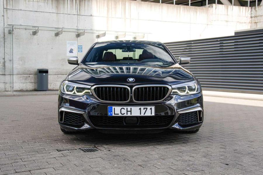 Black BMW M550 2017 in Vilnius, with an engine capacity of 2.99 L and mileage of 210 thousand km for 26000 €, photo 3 on AUTOMOTO.COM.LV